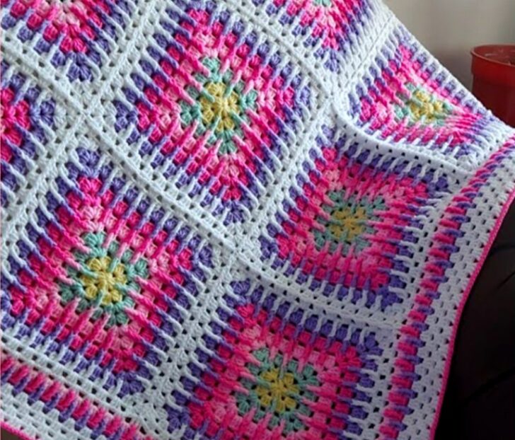 Solid Granny Square Blanket - Crochet Easy